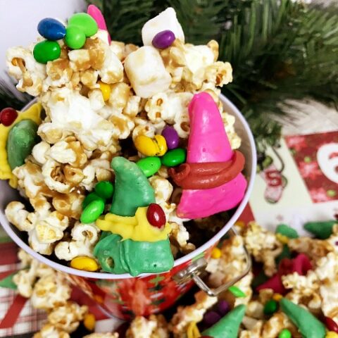 13 Holiday Popcorn Recipes For Gifts Or Christmas Treats