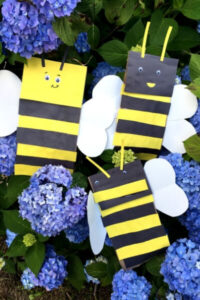 Easy Paper Bag Bee Puppet For Kids (Great For Pretend Play!)