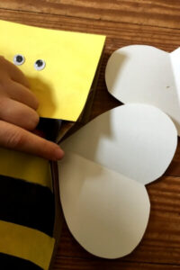 Easy Paper Bag Bee Puppet For Kids (Great For Pretend Play!)