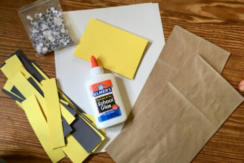 Easy Paper Bag Bee Puppet For Kids (Great For Pretend Play!)